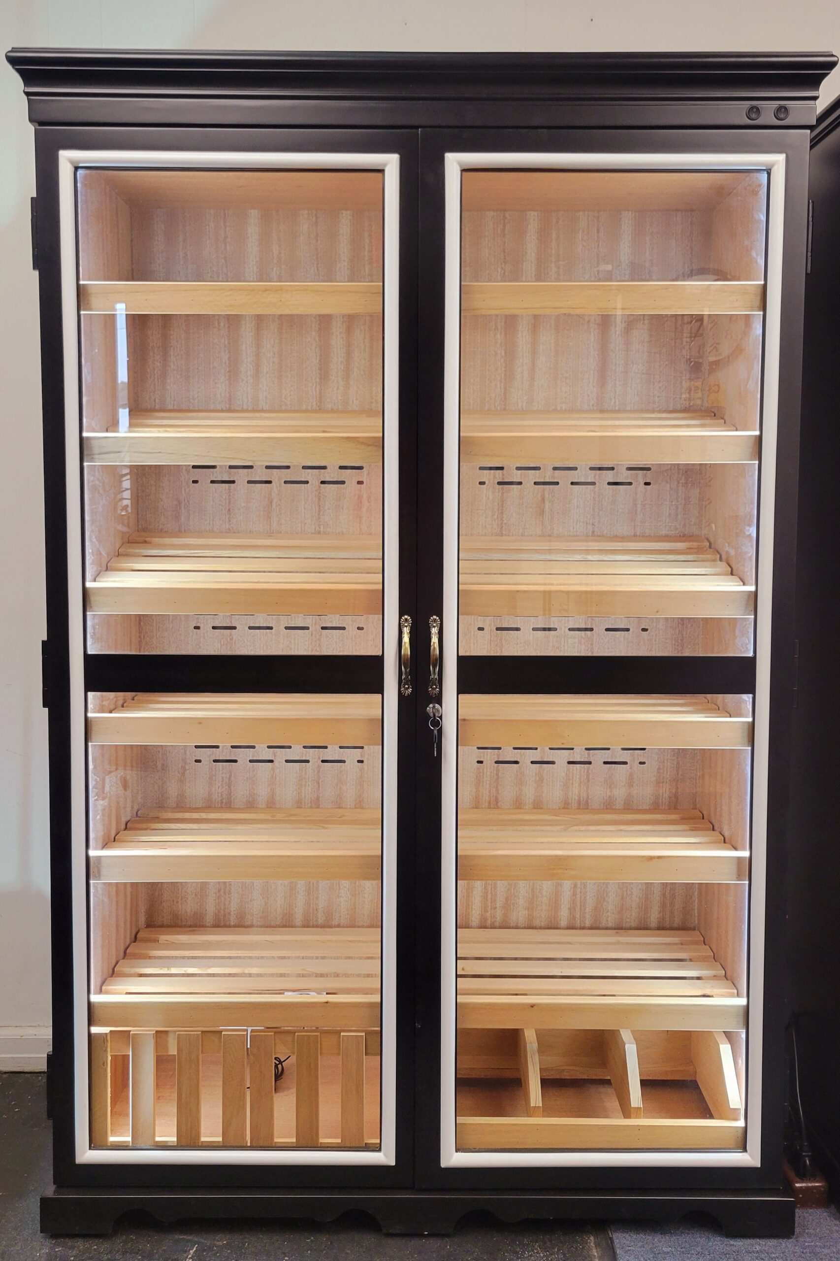 Black Cigar Humidor Cabinet - 4000 Cigars | Store Displays®