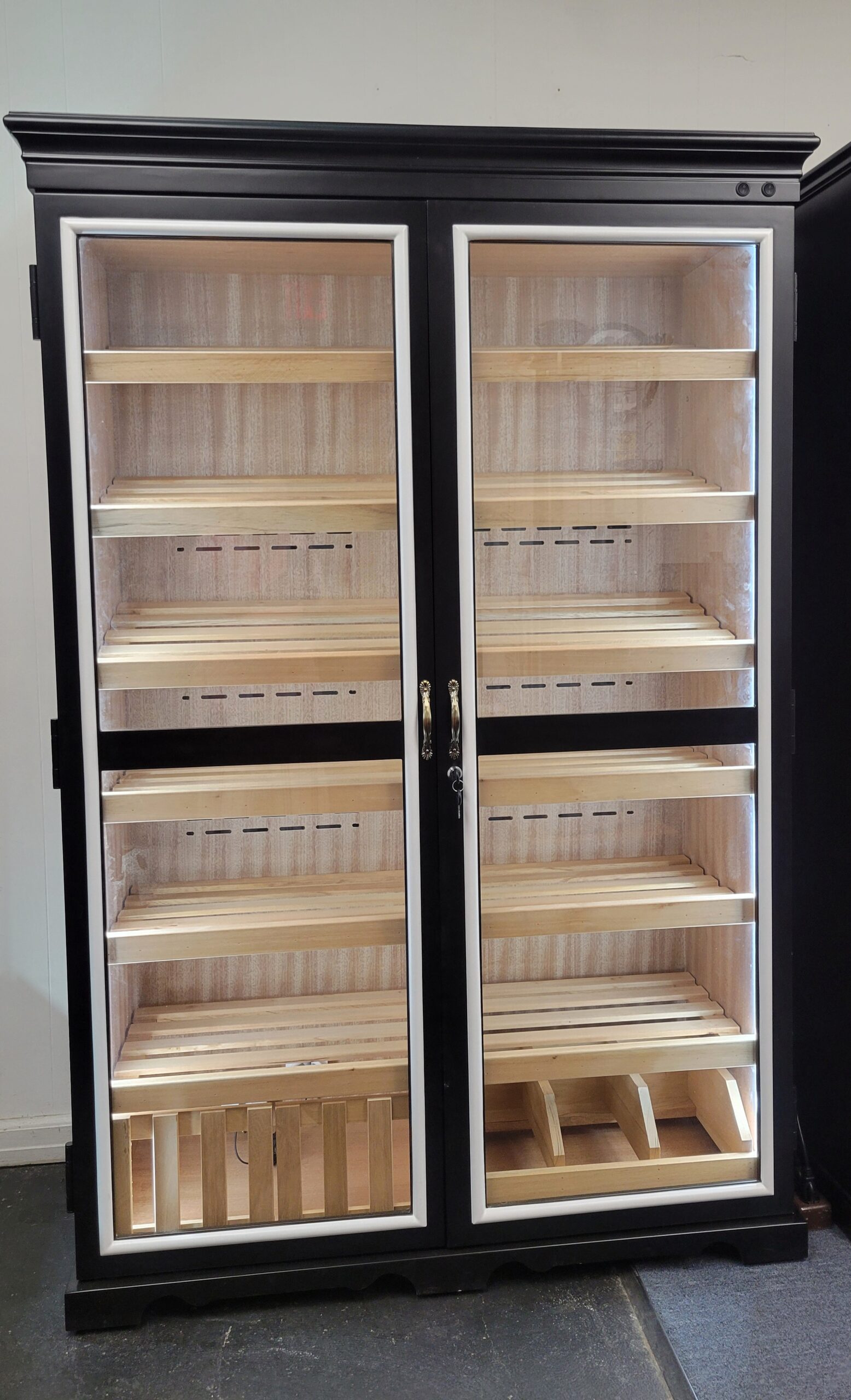 Black Cigar Humidor Cabinet - 4000 Cigars | Store Displays®