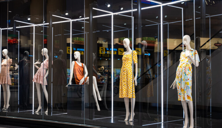 Top 5 Ways To Market Merchandise With Retail Store Displays